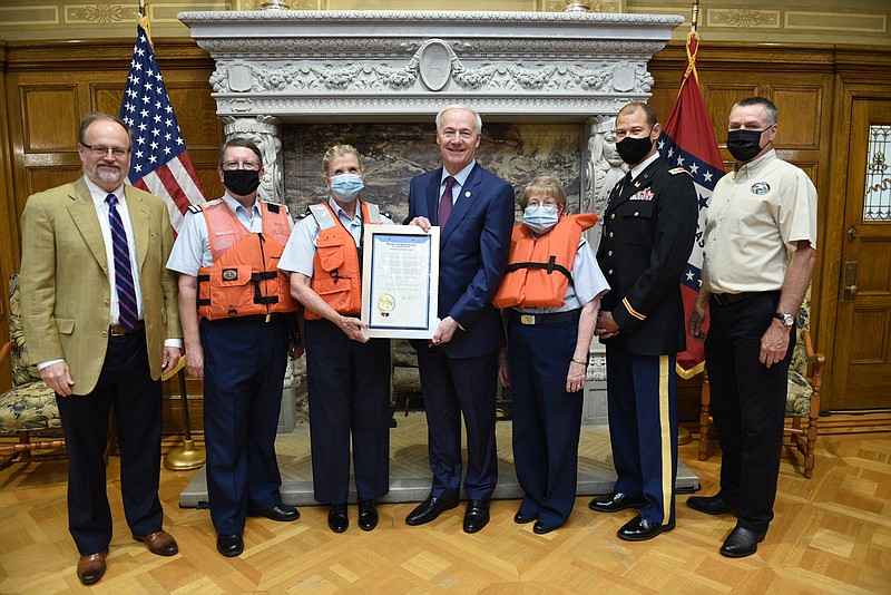 Coast Guard, Corps of Engineers promote water, boating safety | Hot ...