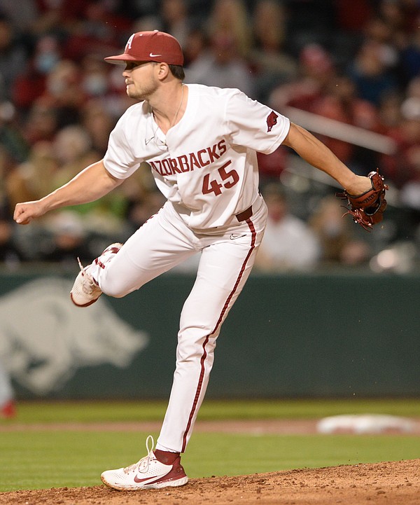 No. 1 Razorbacks win another series tilt | Hot Springs Sentinel Record