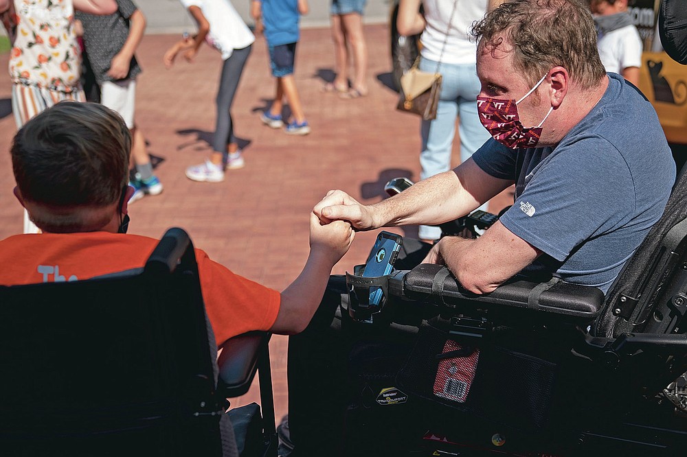 Family shares lessons through ALS, tumor diagnoses