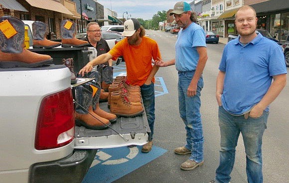 Artists take part in second gallery walk in Gravette | Westside Eagle ...