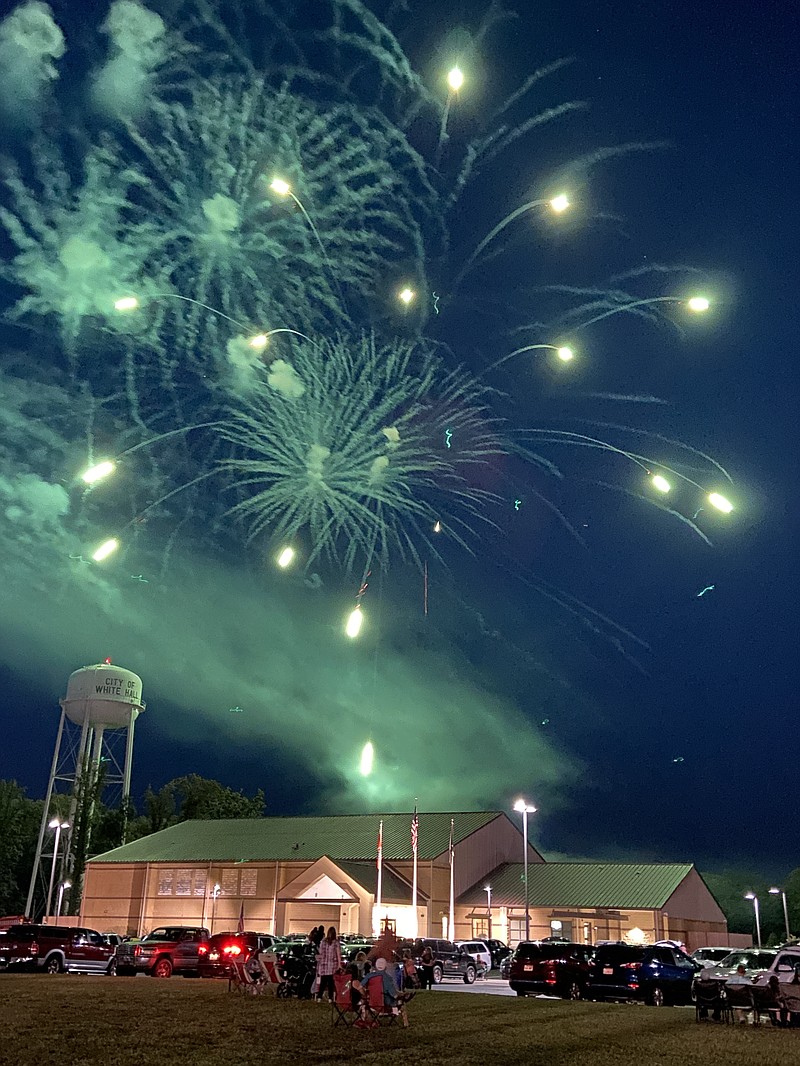 Fireworks display draws spectators' approval | The Arkansas Democrat ...