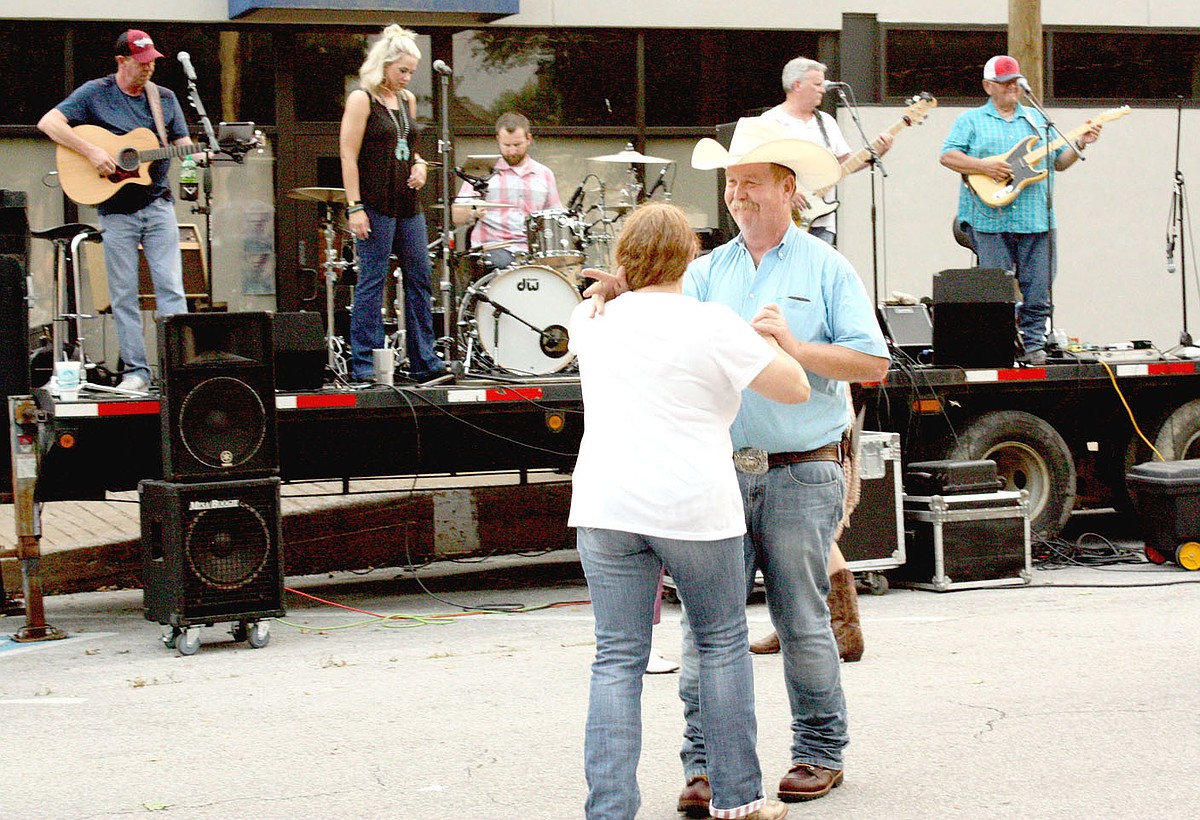 Howard Lester, longtime musician who played at Lincoln Rodeo ...