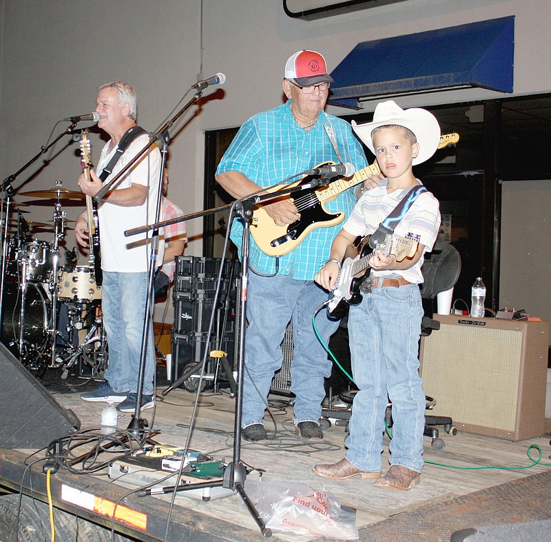 Howard Lester, longtime musician who played at Lincoln Rodeo ...