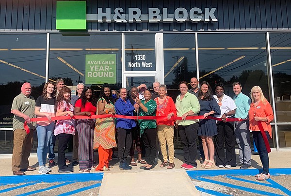 PHOTO: H&R Block holds ribbon cutting | El Dorado News