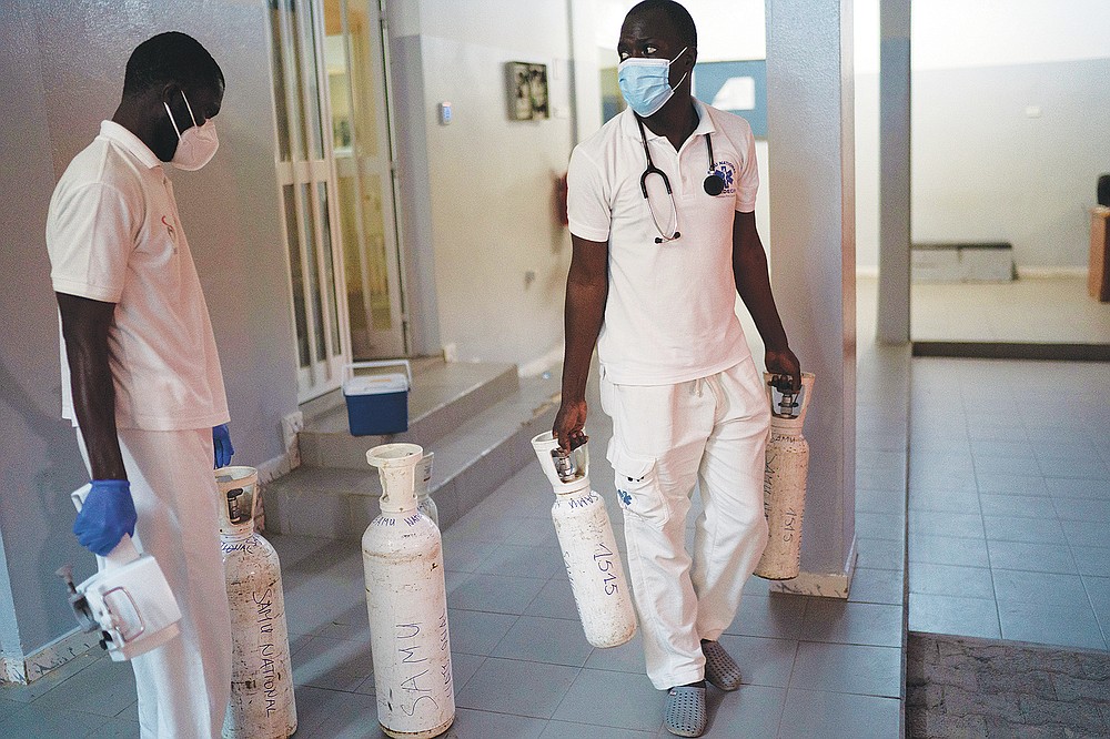 Senegal's ambulance teams struggle amid a wave of covid-19
