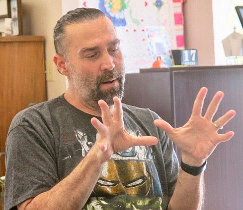 Art studio owner speaks to Gravette Lions Club | Westside Eagle Observer