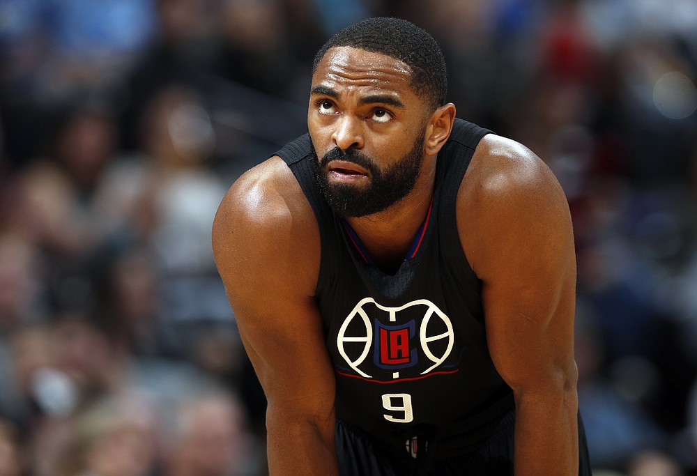 18 ex-NBA players get arrested in fraud scam