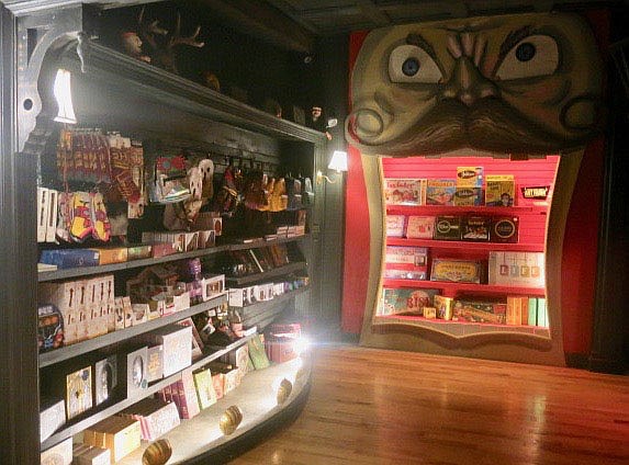 Can-Do Hardware offers tour of old-town London | Westside Eagle Observer