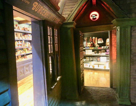 Can-Do Hardware offers tour of old-town London | Westside Eagle Observer