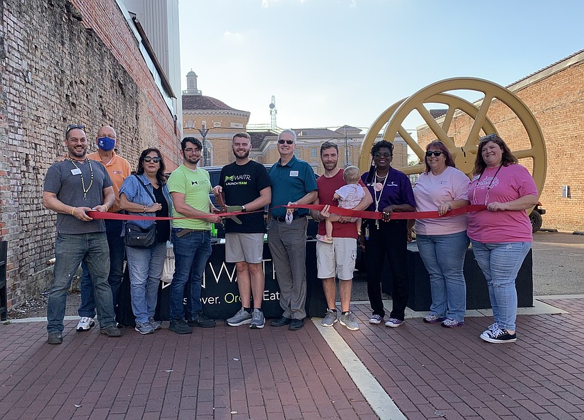 PHOTO: Waitr at your door | El Dorado News