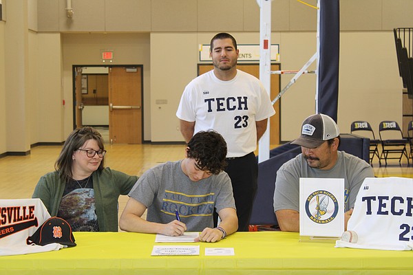 SAU Tech softball signs nine players, baseball signs six players on ...