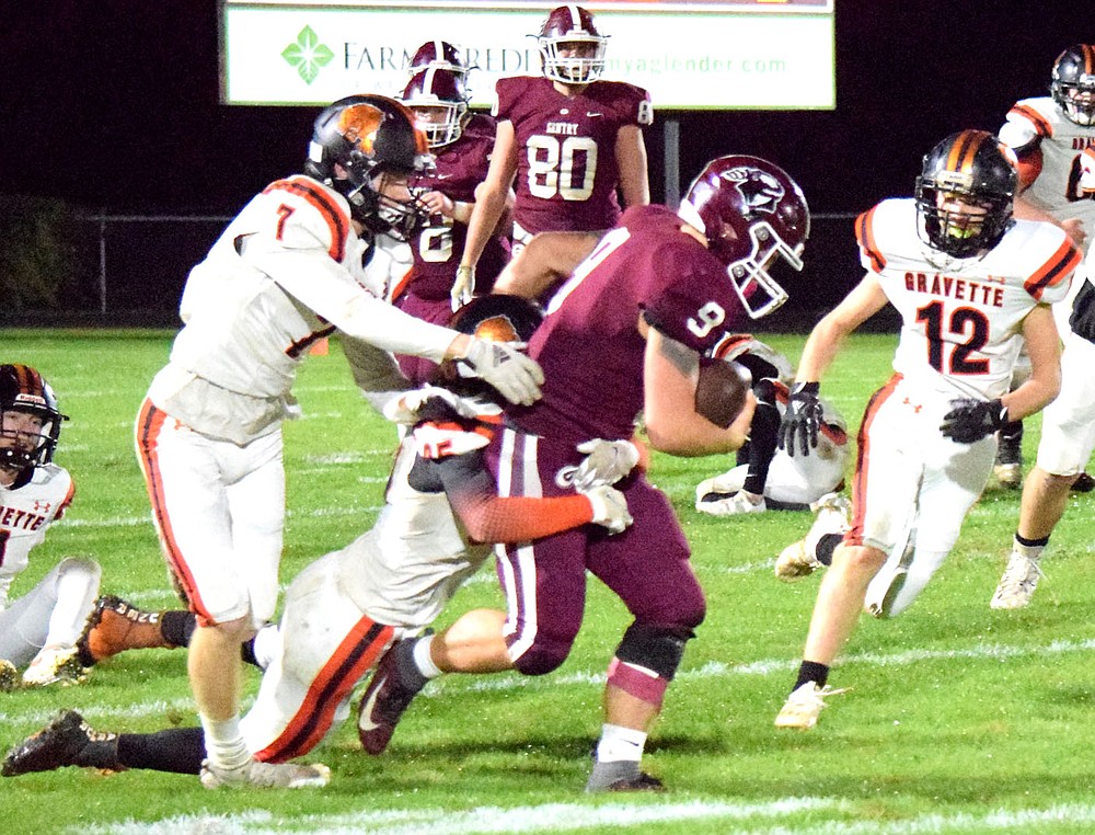 Pioneers cage Lions in season's last football game