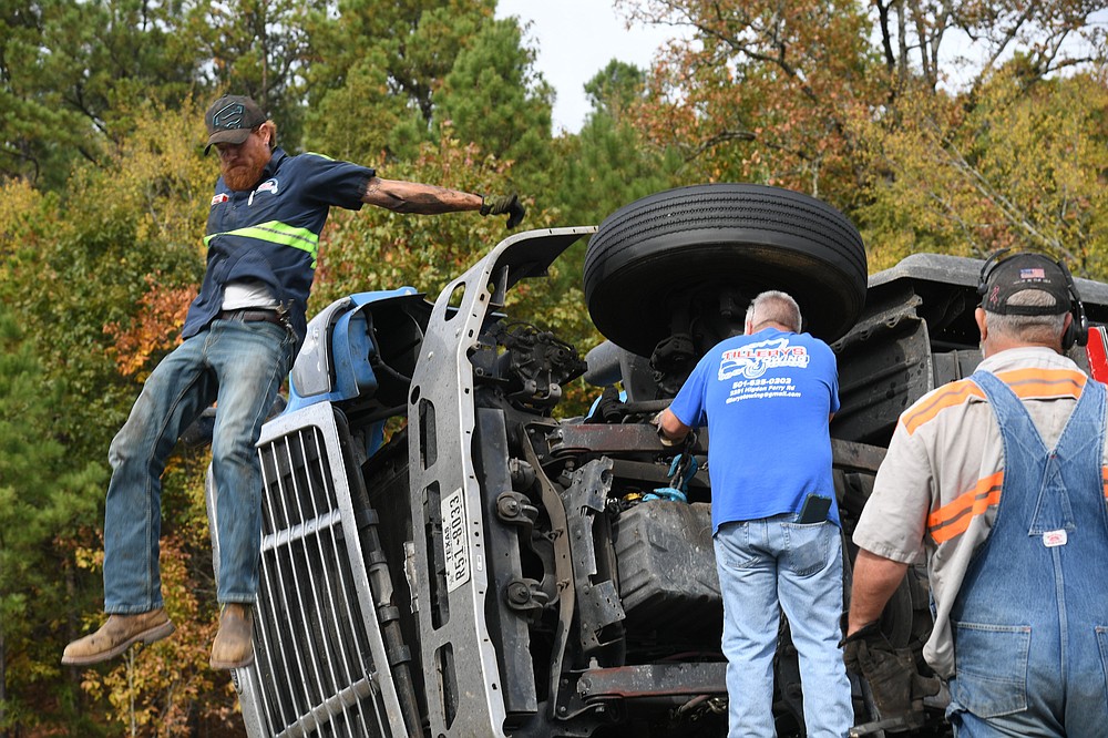 WATCH: Tractor-trailer overturns, blocks expressway