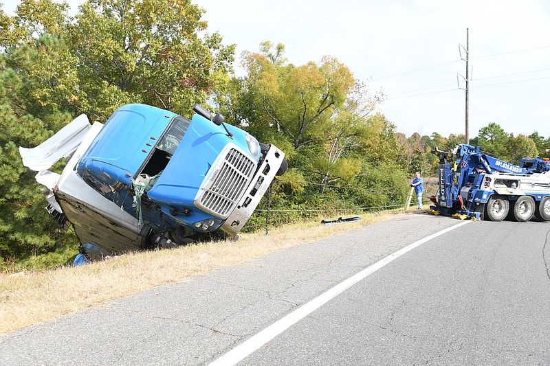 WATCH: Tractor-trailer overturns, blocks expressway | Hot Springs ...