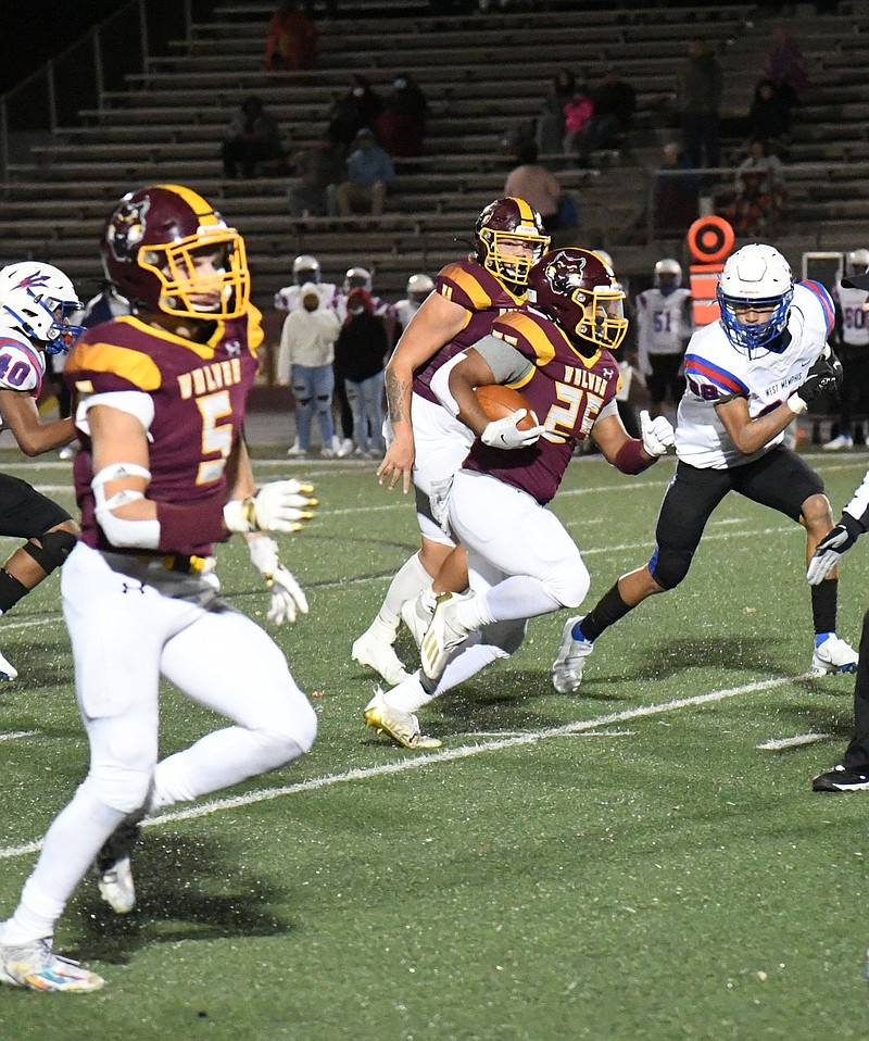 Wolves dominate Blue Devils, advance | Hot Springs Sentinel Record