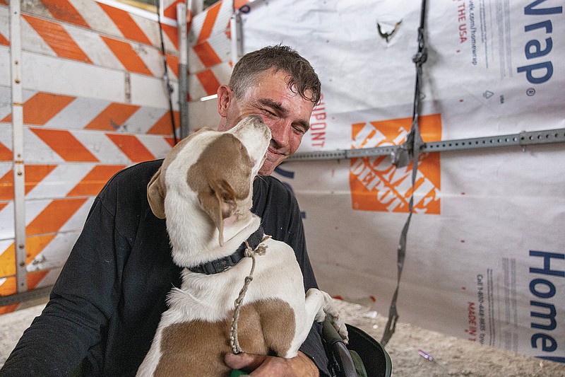 Homeless man builds cabin from campaign signs and barricades in ...