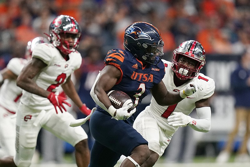 Roadrunners beat Zappe, Hilltoppers, 49-41, for C-USA title | Texarkana ...