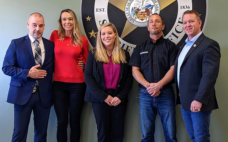 Three receive lifesaving awards for coming to aid of detective ...