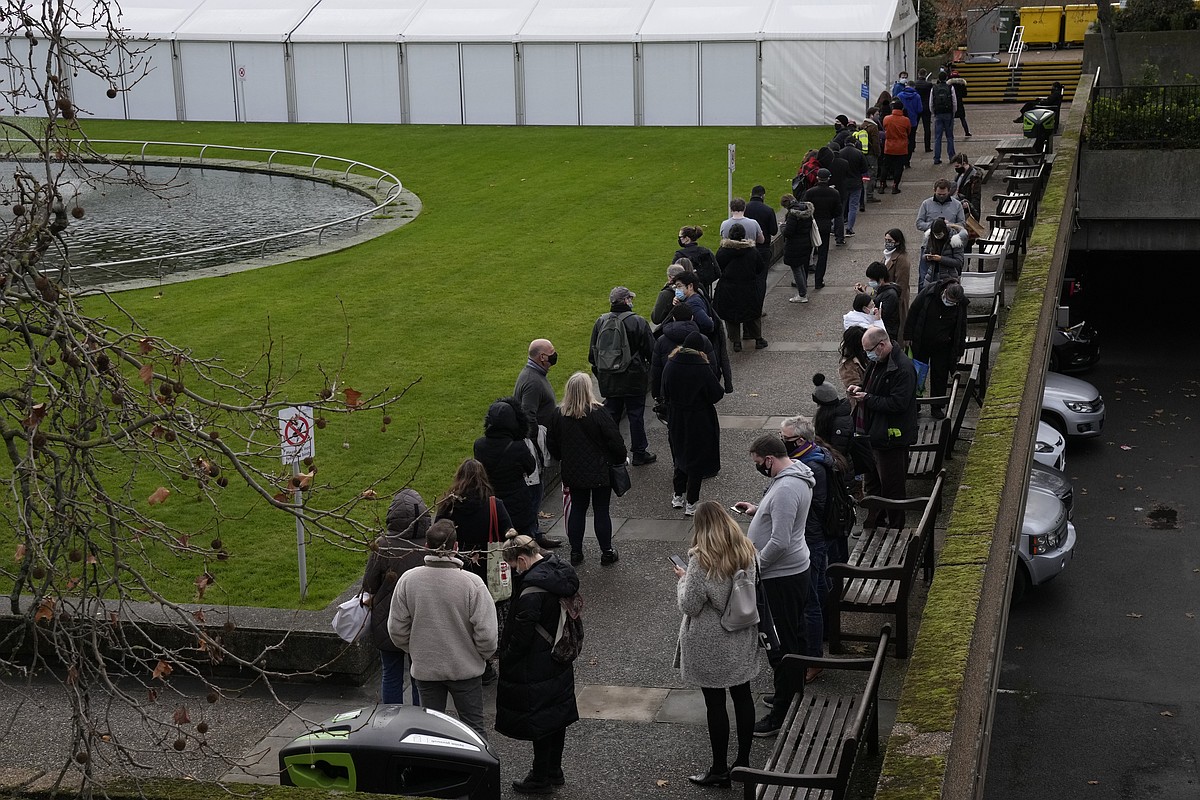 British line up for shots in nation's bid to head off omicron ...