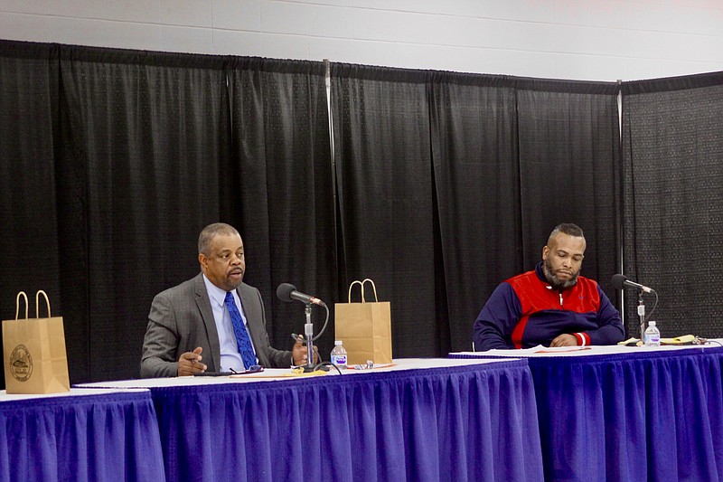 Council's tie vote fails police-chief measure | Northwest Arkansas ...