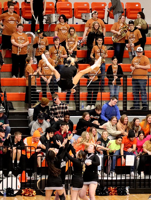 Toe-touch basket