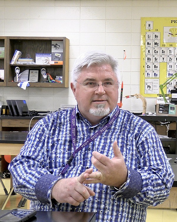 WATCH: HS teacher awarded $2,000 sponsorship