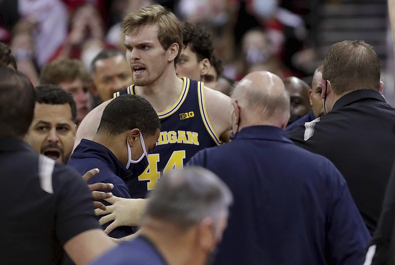 Michigan coach Howard hits Badgers assistant, fracas follows