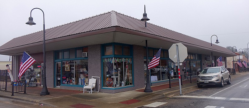 Three generations 'tethered' to new store in downtown Atlanta ...