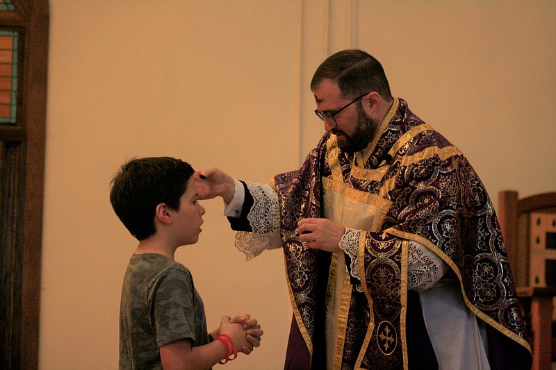 PHOTOS: Congregants gather for Ash Wednesday | El Dorado News
