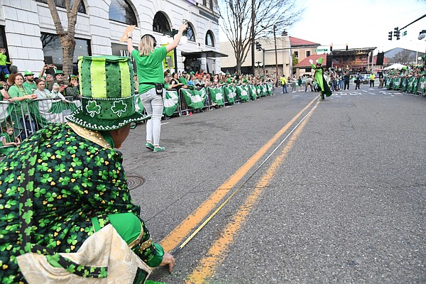 Arizona revelers invited to be parade guests | Hot Springs Sentinel Record