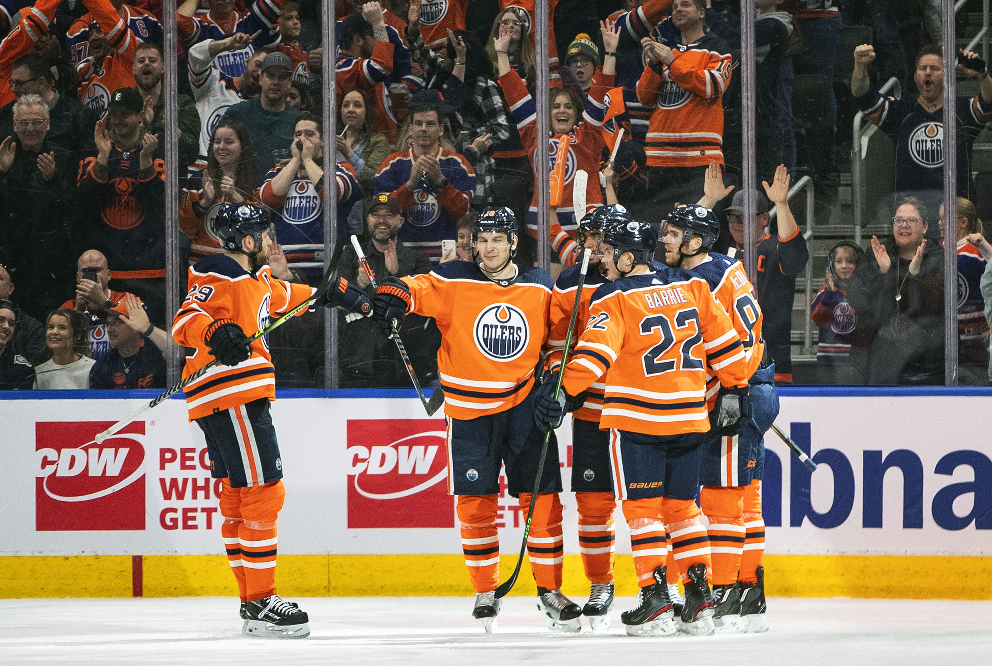 Nelson’s 3-goal third period powers Islanders past Stars 4-2 | Hot ...