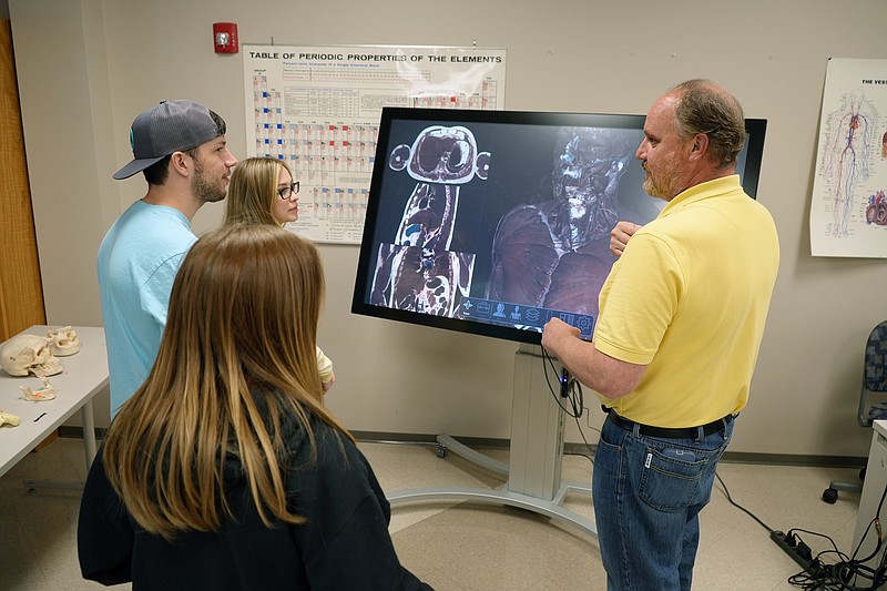 UAHT adds new anatomy technology to the classroom | Texarkana Gazette