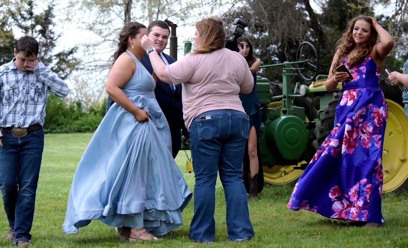 Decatur holds prom night under the stars | Westside Eagle Observer