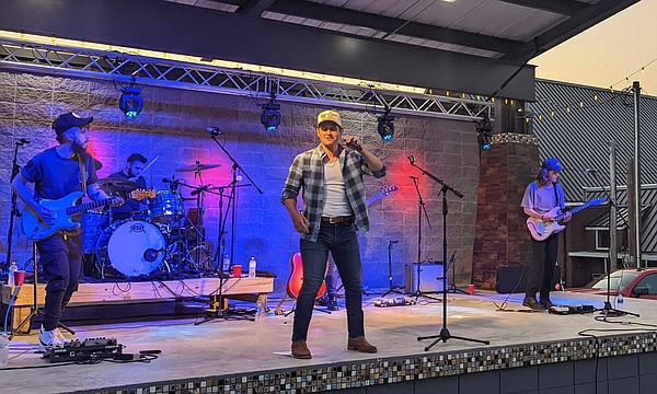 Austin Burke draws crowd for concert | Magnolia Banner News