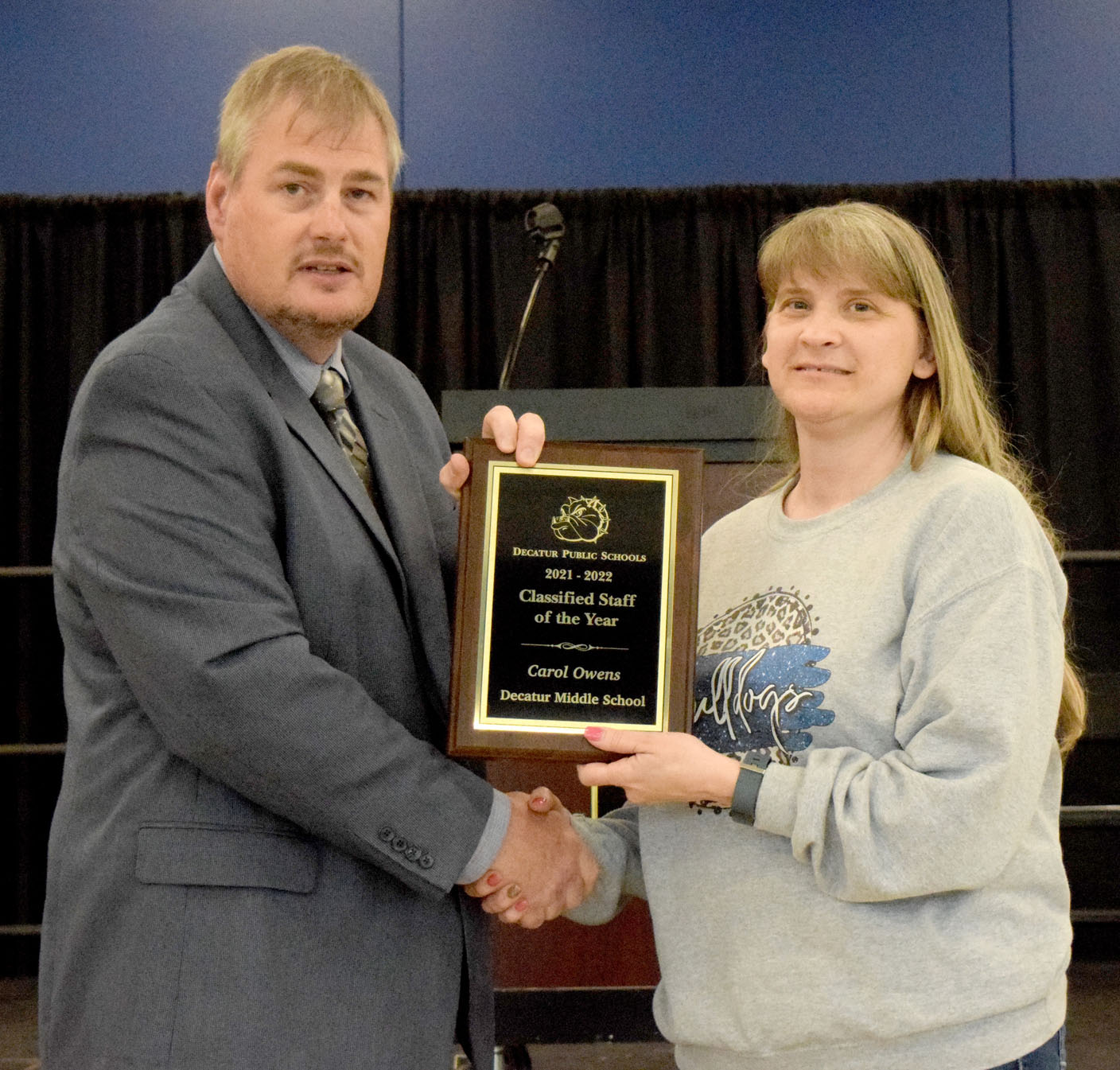 Last act recognizes teachers and staff of the 2021-2022 school year in ...
