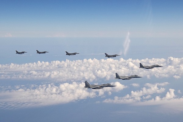 U.S., Japan conduct joint fighter flight | The Arkansas Democrat ...