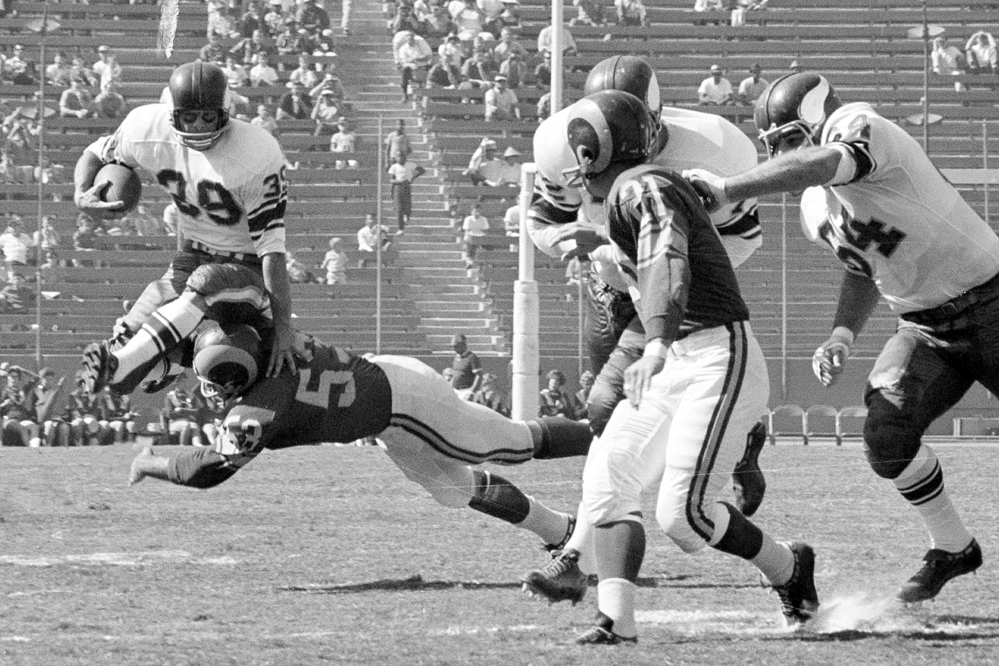 Hall of Fame NFL running back Hugh McElhenny dies at 93 | Texarkana Gazette