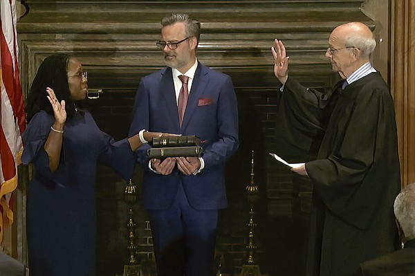 Jackson sworn in, becomes 1st Black woman on Supreme Court | El Dorado News