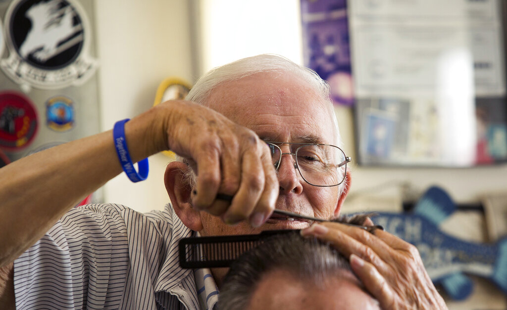 Virginia barber reflects on more than 60 years of haircuts | El Dorado News
