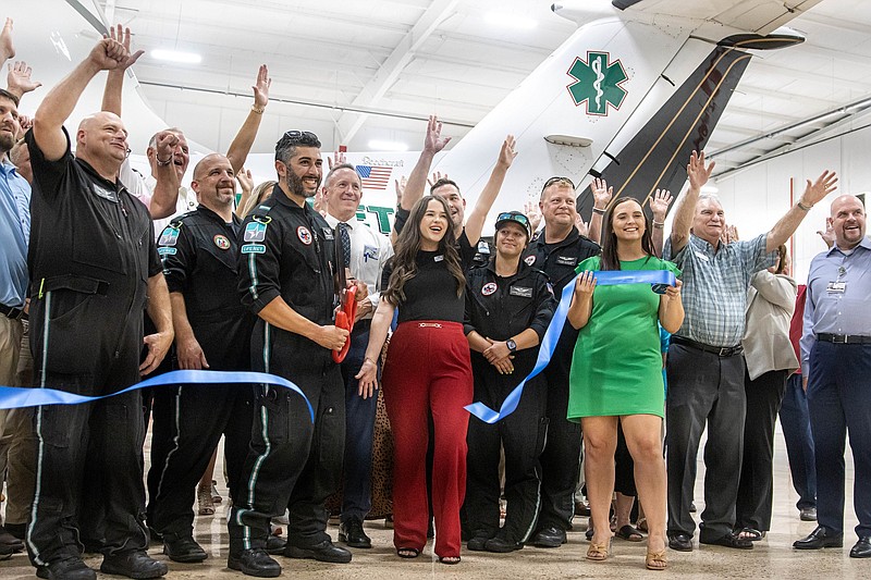 LifeNet unveils new fixed-wing base | Texarkana Gazette