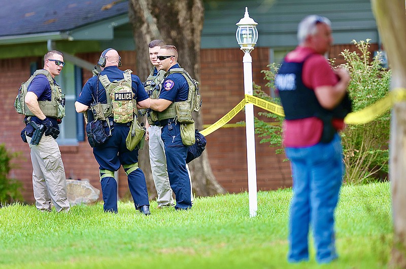 Older Man Shoots Himself As Police Serve Search Warrant Texarkana Gazette