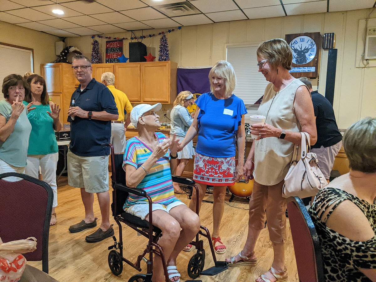 Jefferson City woman finds outpouring of support in battle with cancer ...