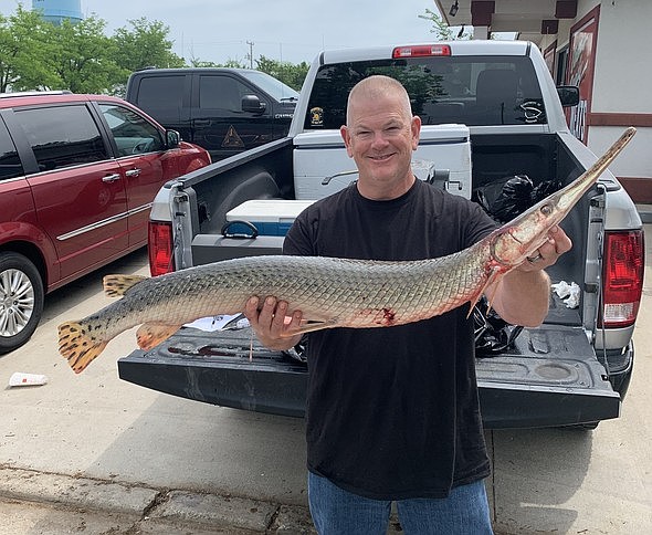 Nebraskan shoots new state record gar | Jefferson City News Tribune
