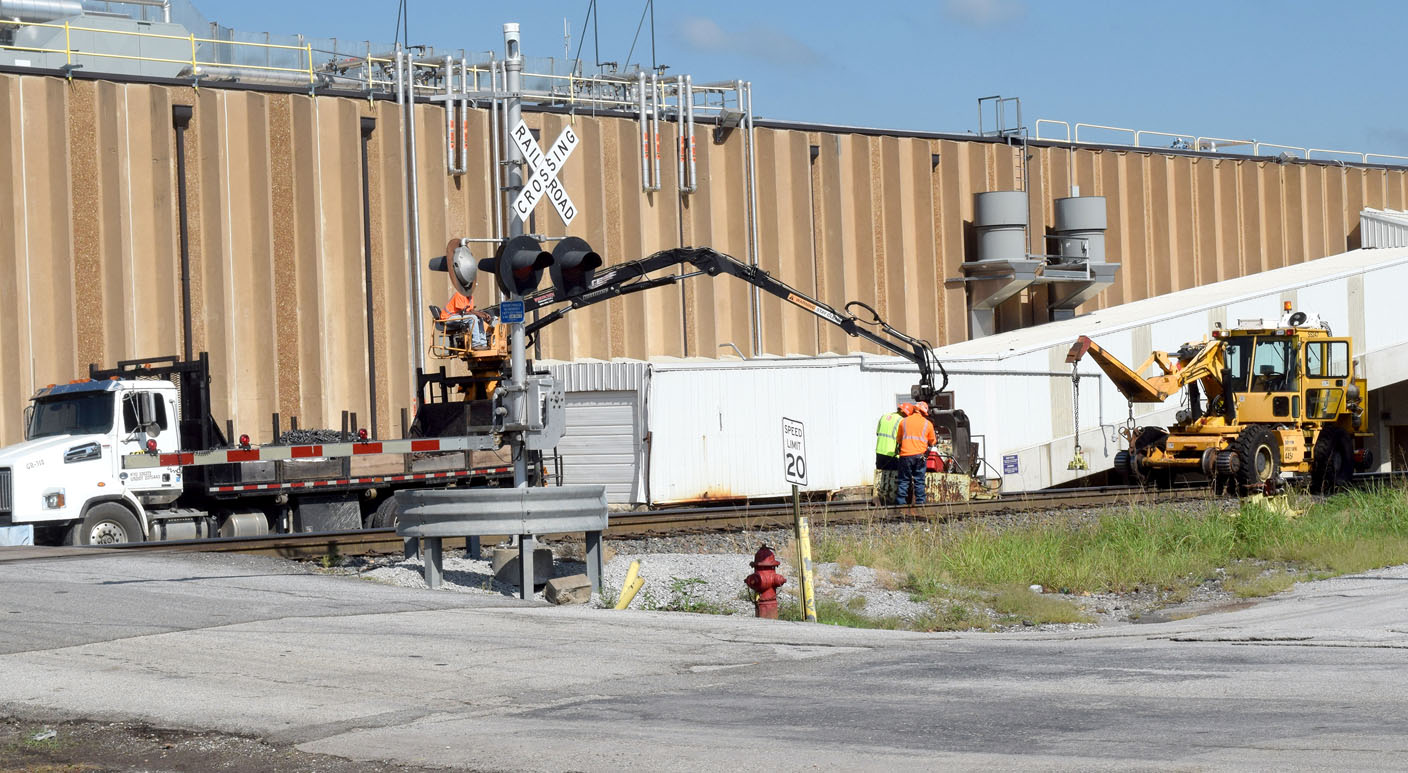 Railroad performs local rail repair of track damage | Westside Eagle ...
