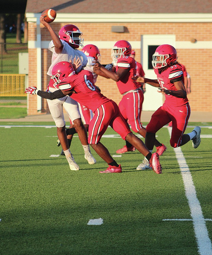 Defense shines, offense stumbles as Panthers defeat McGehee Owls 47-6 ...