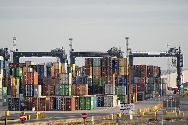 Union-planned strike on wages begins at British container port