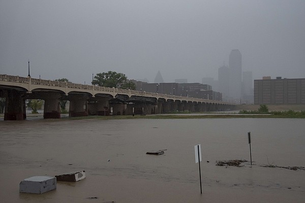 Dallas area flash floods kill at least 1