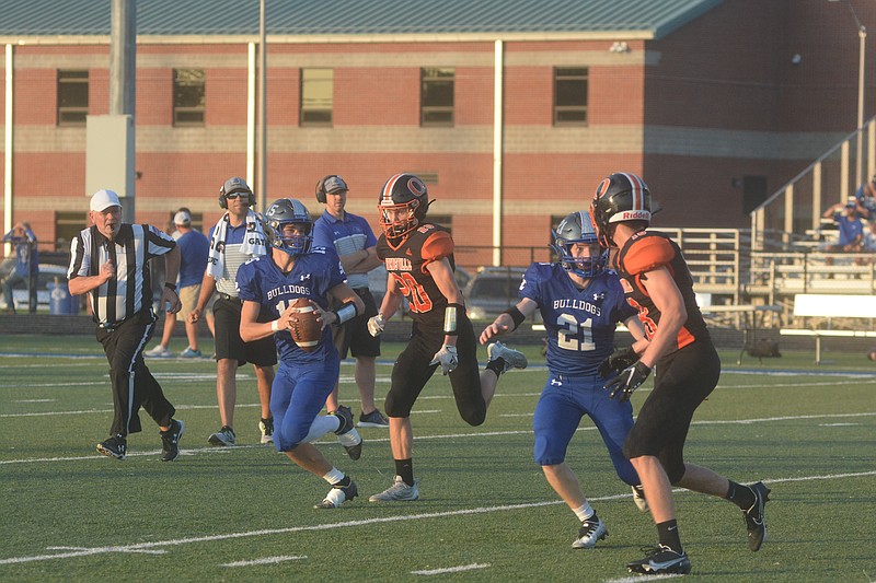 South Callaway football kicks off season against Van-Far | Fulton Sun