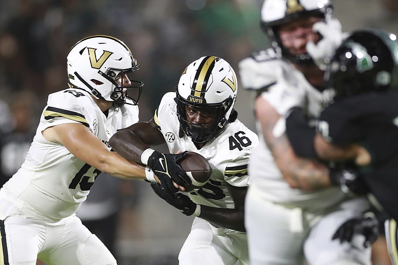 Commodores romp in season opener | Northwest Arkansas Democrat-Gazette
