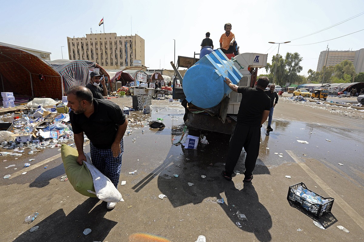 At Iraqi cleric’s urging, supporters back off | The Arkansas Democrat ...